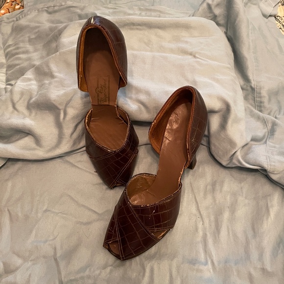 Vigo Fred | Shoes | Vintage Vigo Fred 94s Alligator Pumps Us 7 Uk45 ...
